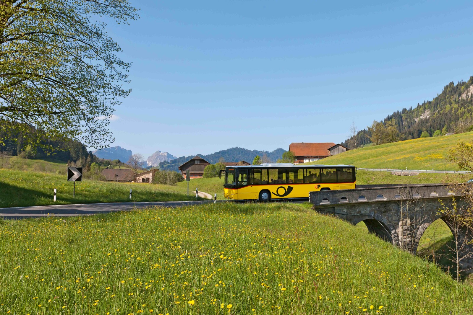 Steilste Postautostrecke Europas / Berner Oberland Pass