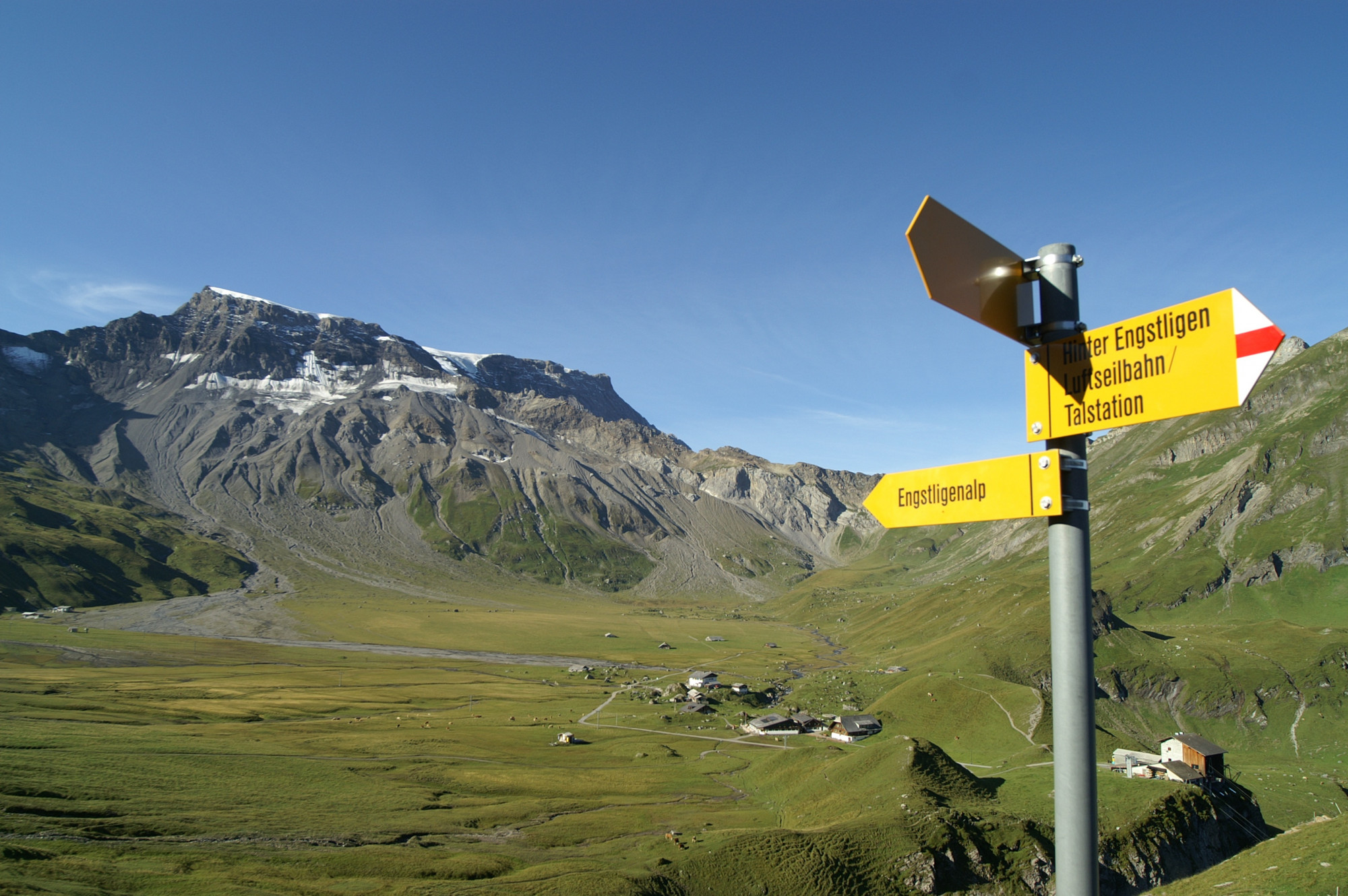 Erleben Sie die Hochebene mit tollen Spazierwegen / Berner Oberland Pass